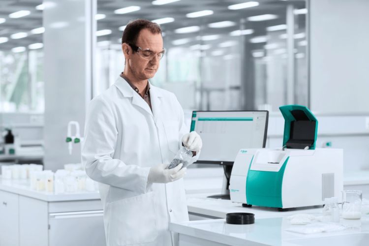 Easy moisture determination in fertilizers by near-infrared ...