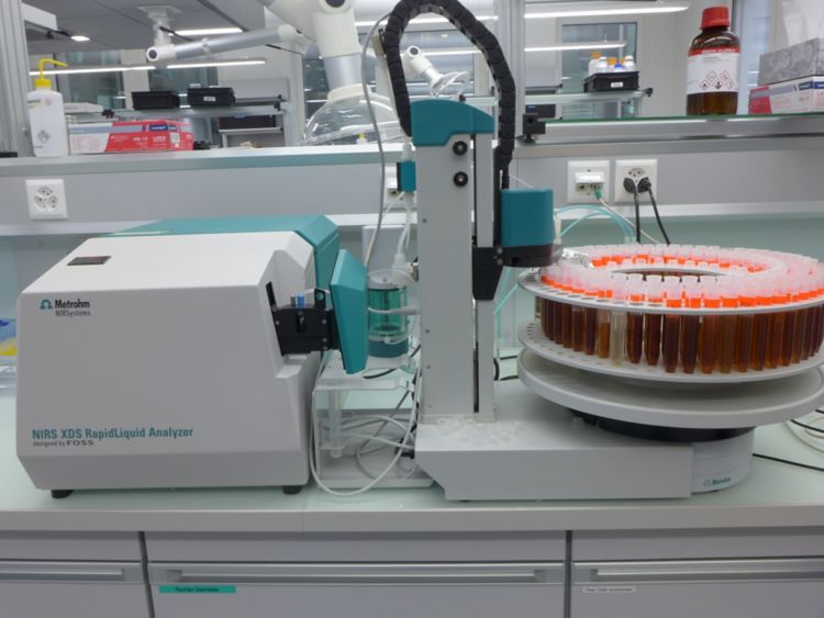 Acid Number in Lubricants: Automated NIRS Following ASTM E1655 | Metrohm